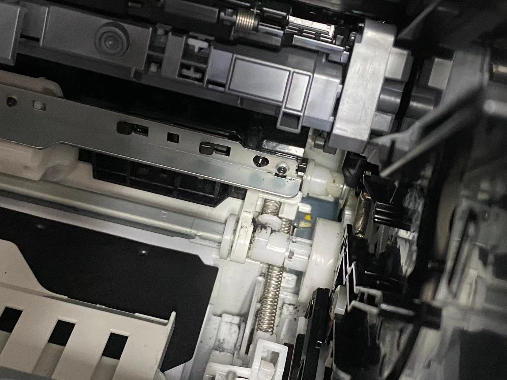 LaserJet Pro MFP M227fdn打印时一侧出现黑色墨条 - 惠普支持社区 - 1220439