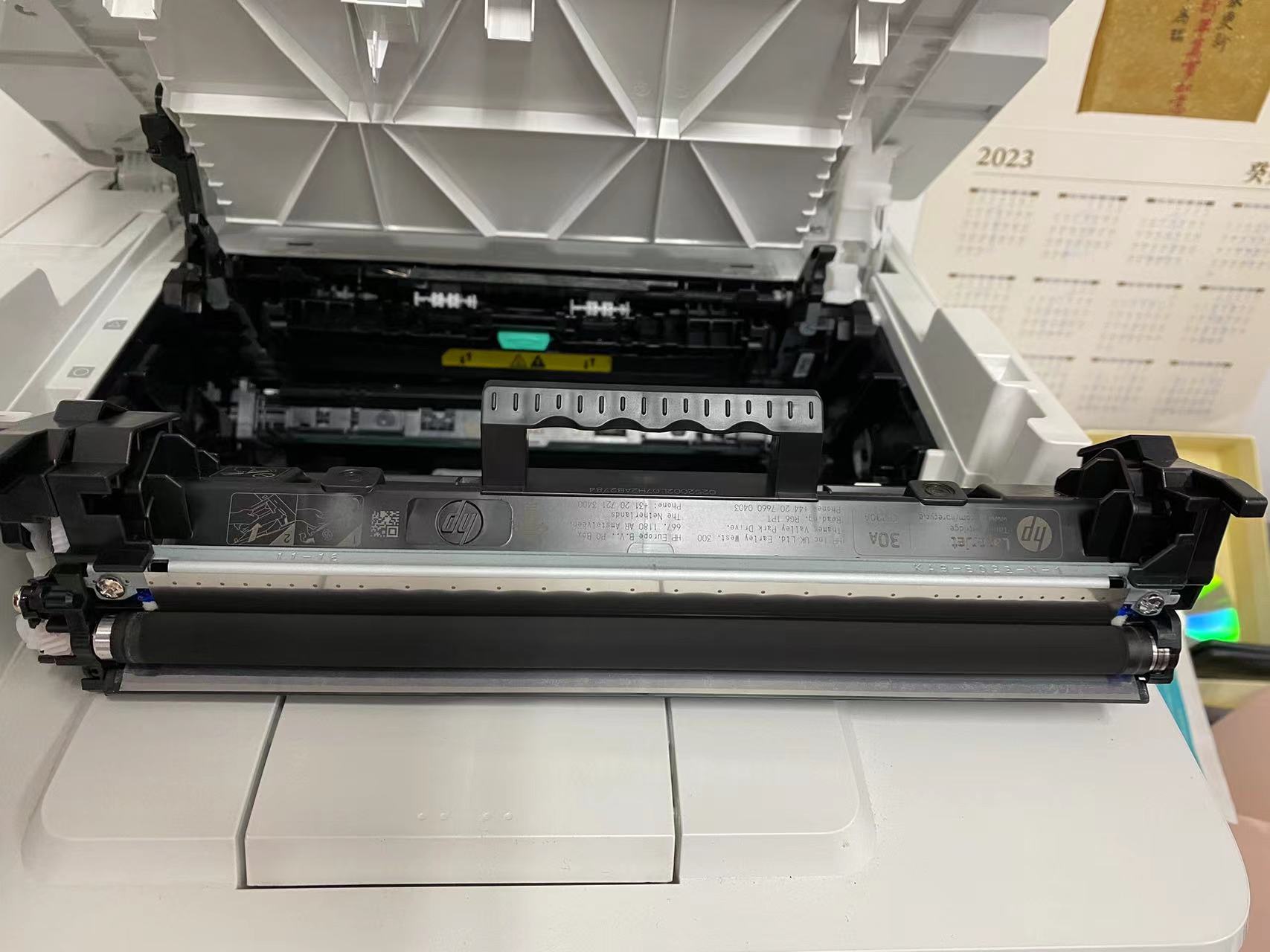 LaserJet Pro MFP M227fdn打印时一侧出现黑色墨条 - 惠普支持社区 - 1220439