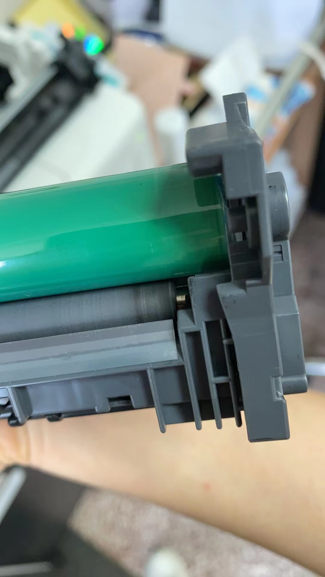 LaserJet Pro MFP M227fdn打印时一侧出现黑色墨条 - 惠普支持社区 - 1220439