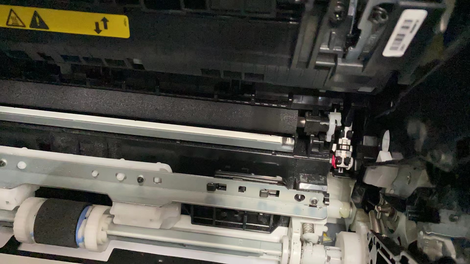 LaserJet Pro MFP M227fdn打印时一侧出现黑色墨条 - 惠普支持社区 - 1220439